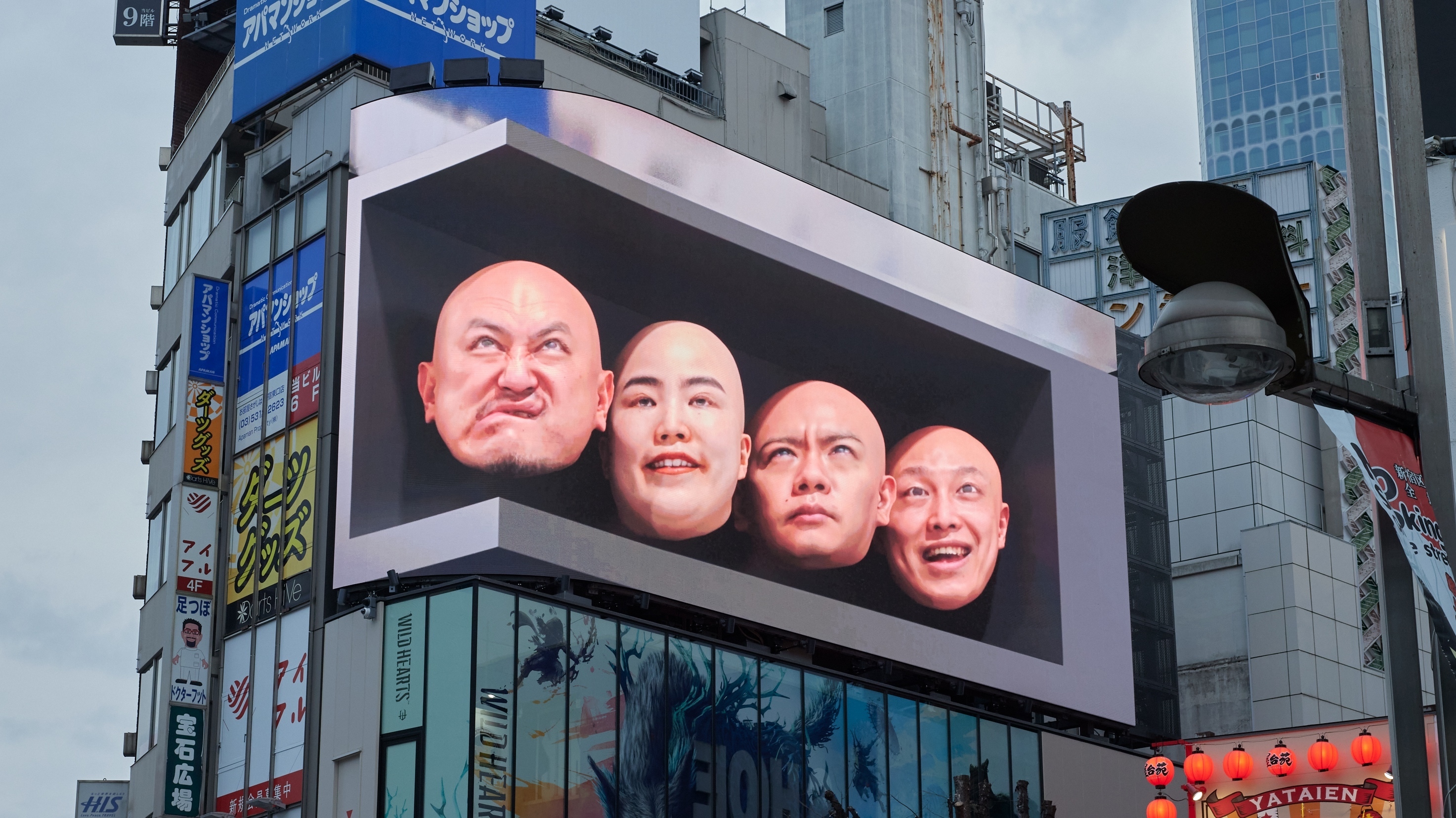 「R-1グランプリ2023」放送直前！新宿と六本木に歴代優勝者の特別広告が出現 | ARETTO(アレット)