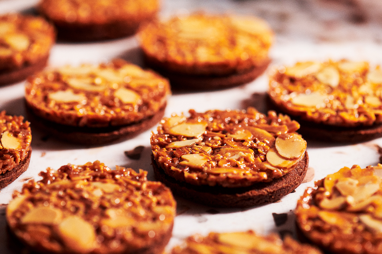 6日間限定！東京駅で『BAKE』が新感覚「フロランショコラサンド」のテスト販売を実施 | ARETTO(アレット)