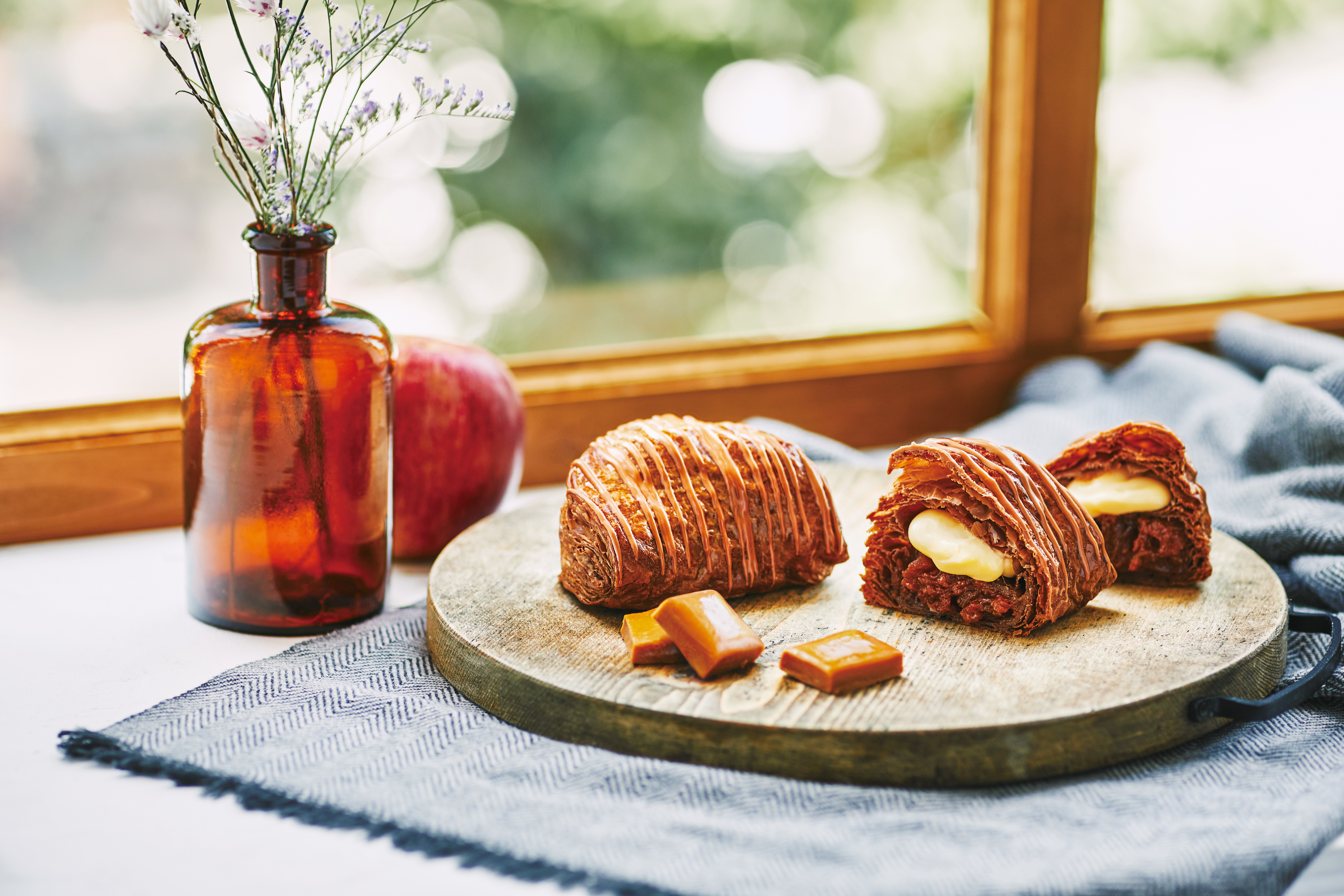 【11/15~】『RINGO』から「焼きたてカスタードキャラメルアップルパイ」が登場 | ARETTO(アレット)