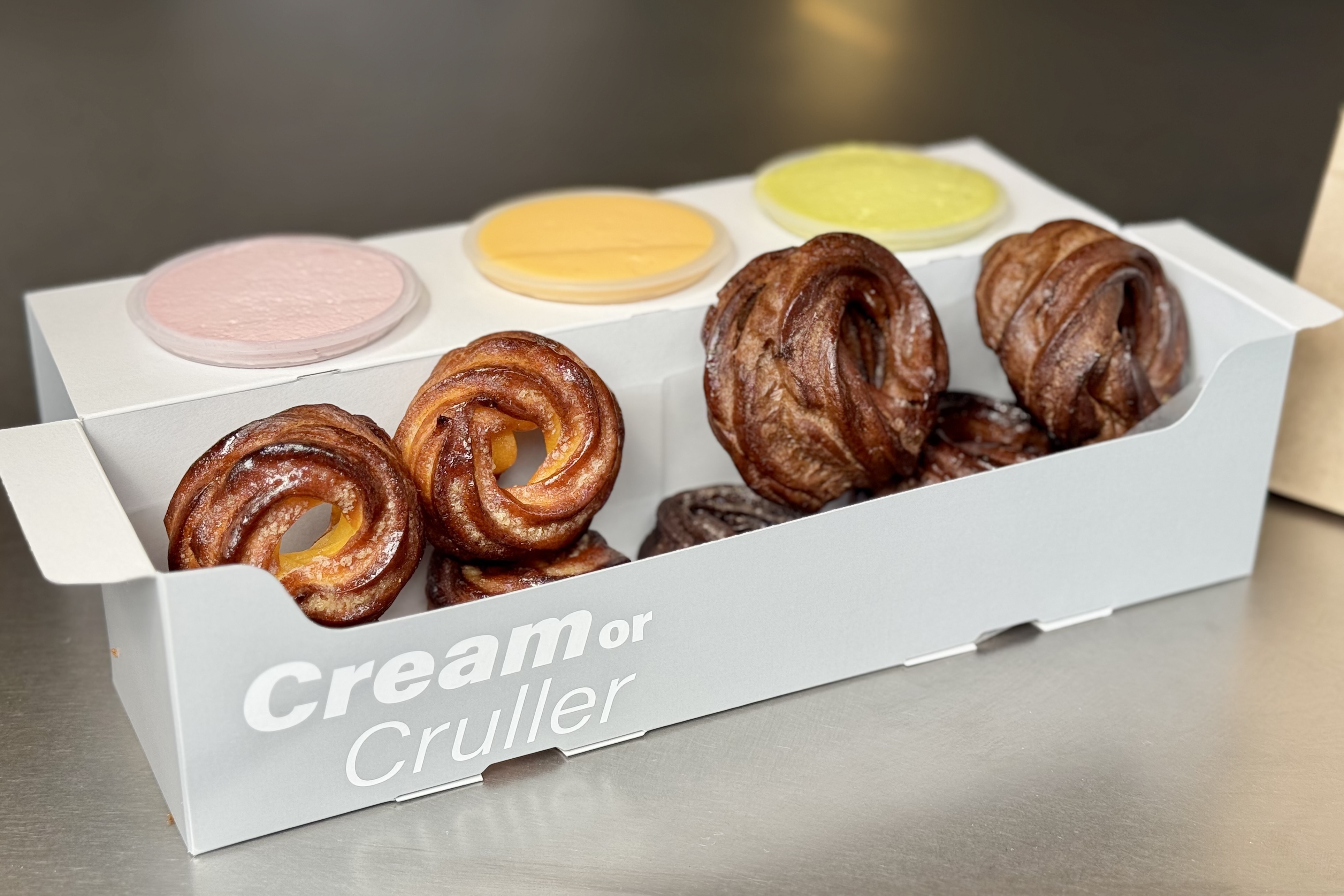 【速レポ】平子シェフの手がける最先端スイーツ「シュークルーラー」誕生！渋谷に『クリーム オア | ARETTO(アレット)