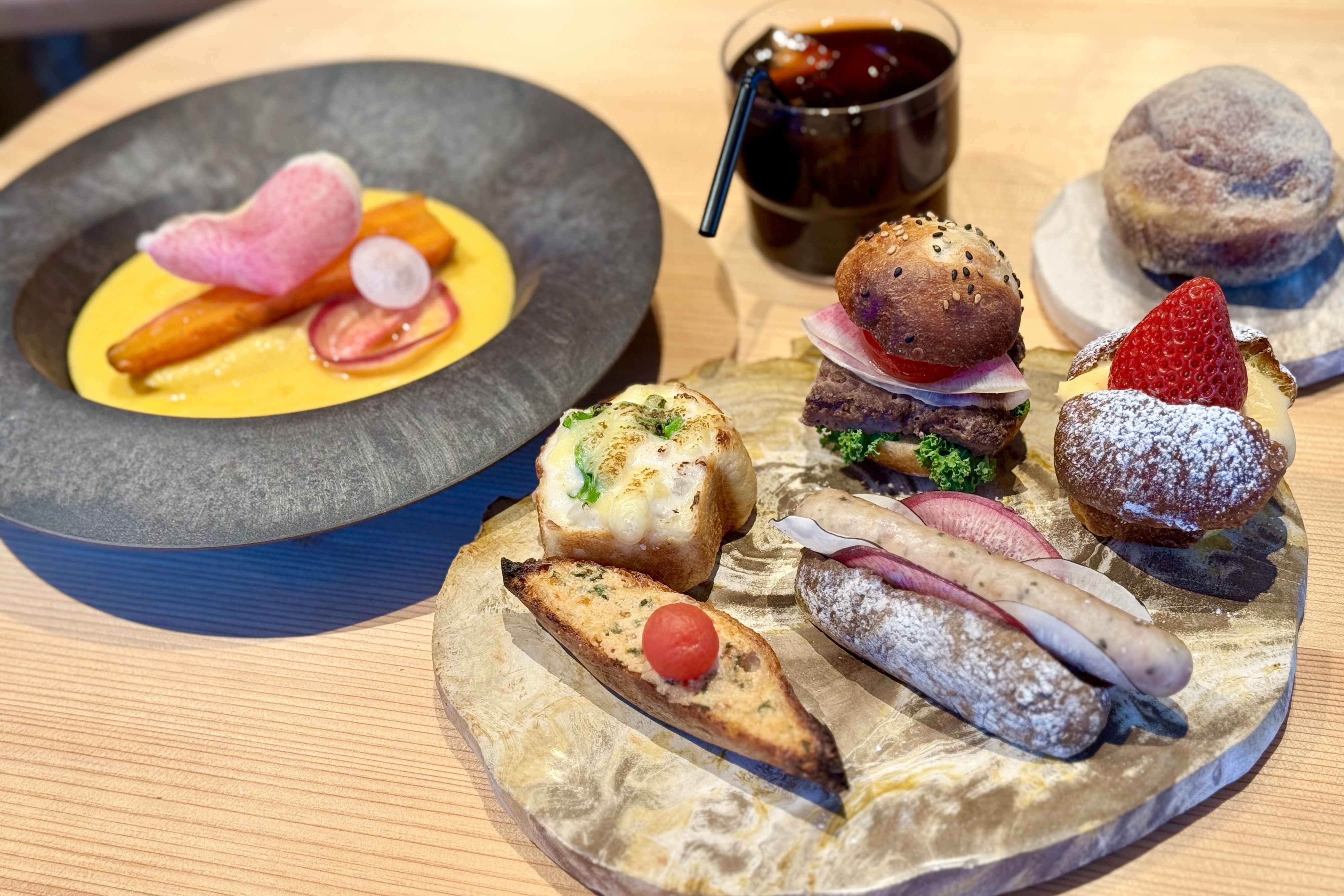 【速レポ】『アマムダコタン』初のカフェが表参道に誕生！約50種の焼きたてベイクが大集合 | ARETTO(アレット)